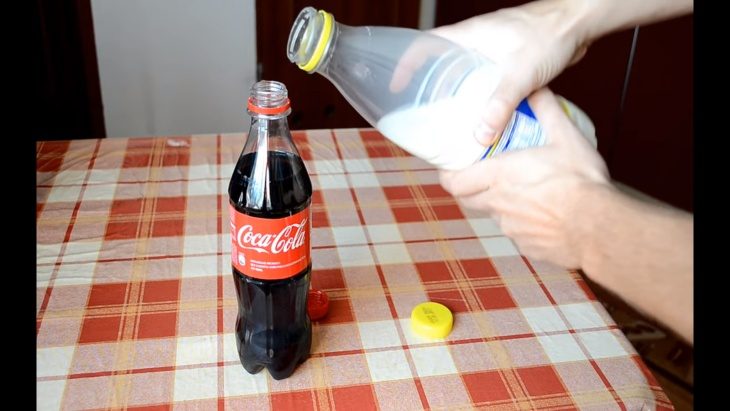 Esto es lo que sucede cuando se mezcla Coca-Cola y leche. - My Blog